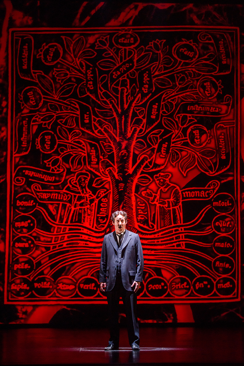 “Electric Saint” a hit at German National Theatre | Jonathan Moore